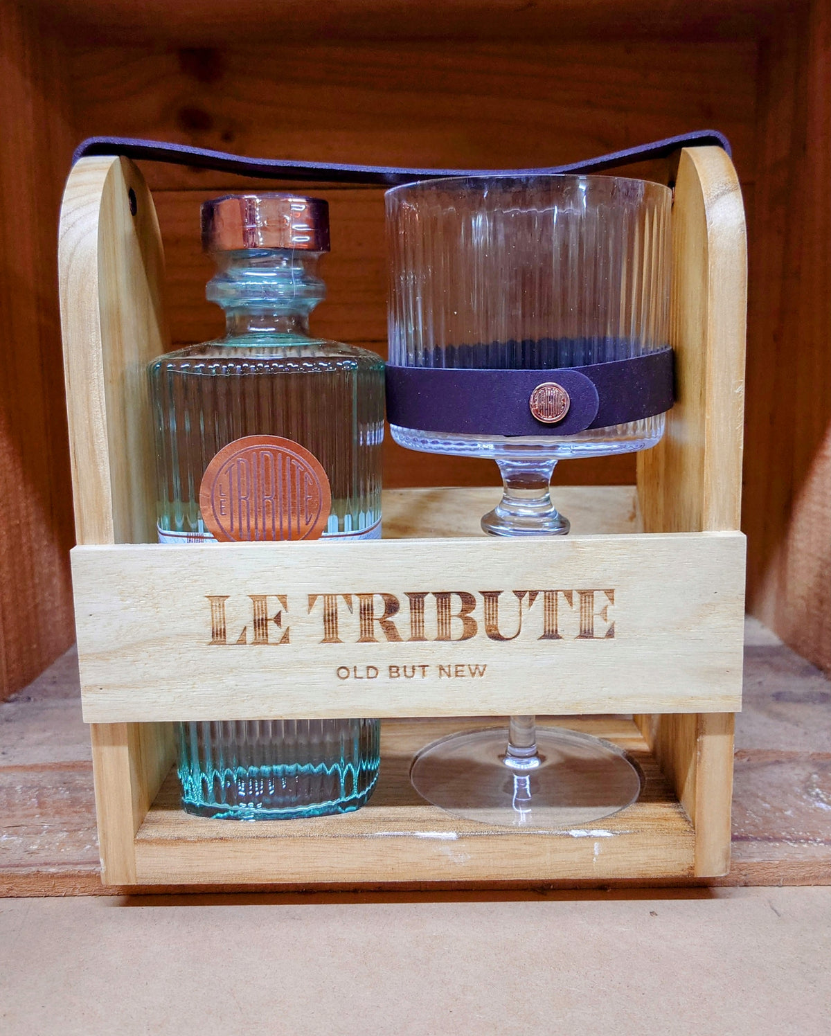 Le Tribute Gin With Balloon Glass Crate 700ml — Eight PM